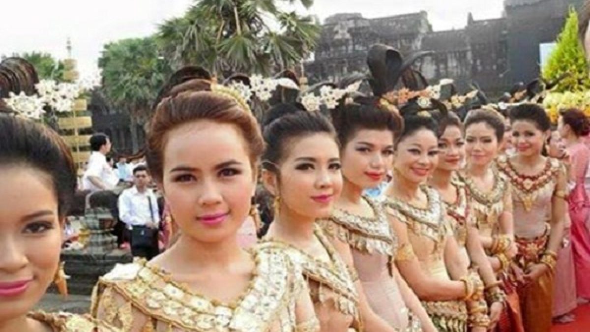 Traditional Cambodian Women M L(6 8) Stretchy Outfit, Cambodian, Khmer