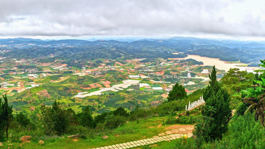 What are best mountains in Vietnam? Top 10+ spots in 2025